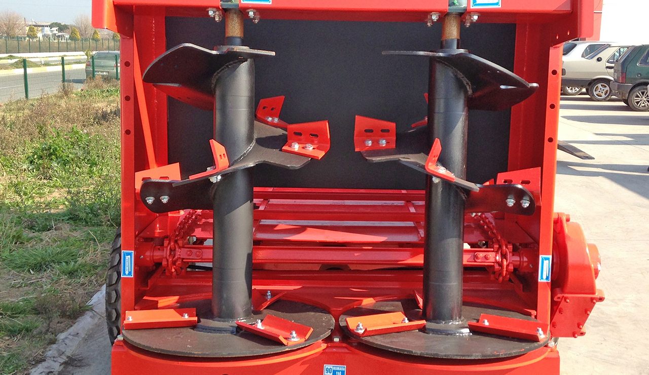 Solid Manure Spreader Trailer OZKGS3 - Intermix