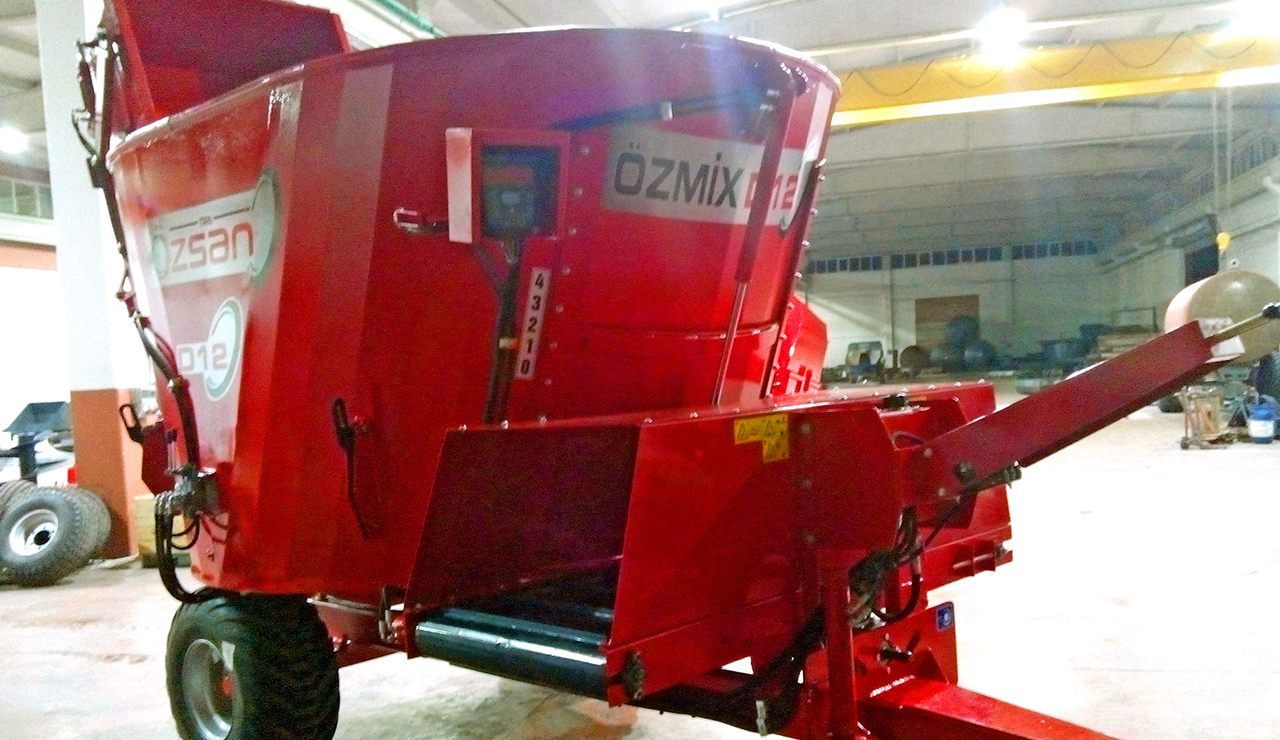 Vertical Auger Feed Mixer D12 - Intermix